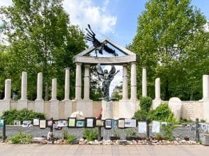 10 Must-See Holocaust Memorials In Budapest - Wind And Whim